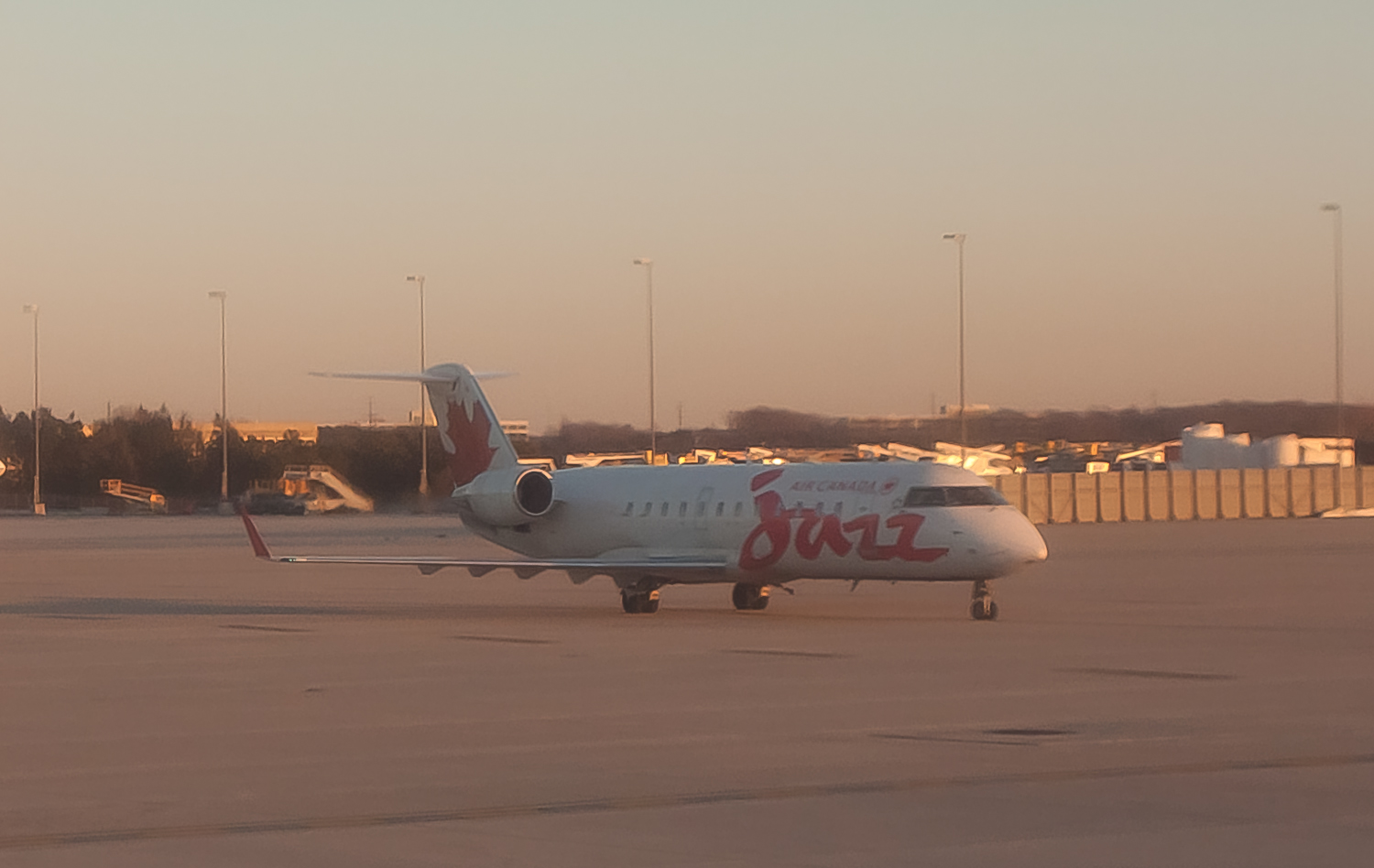 Airplane p0rn - Air Canada Jazz CRJ-200 - Economy Class & Beyond