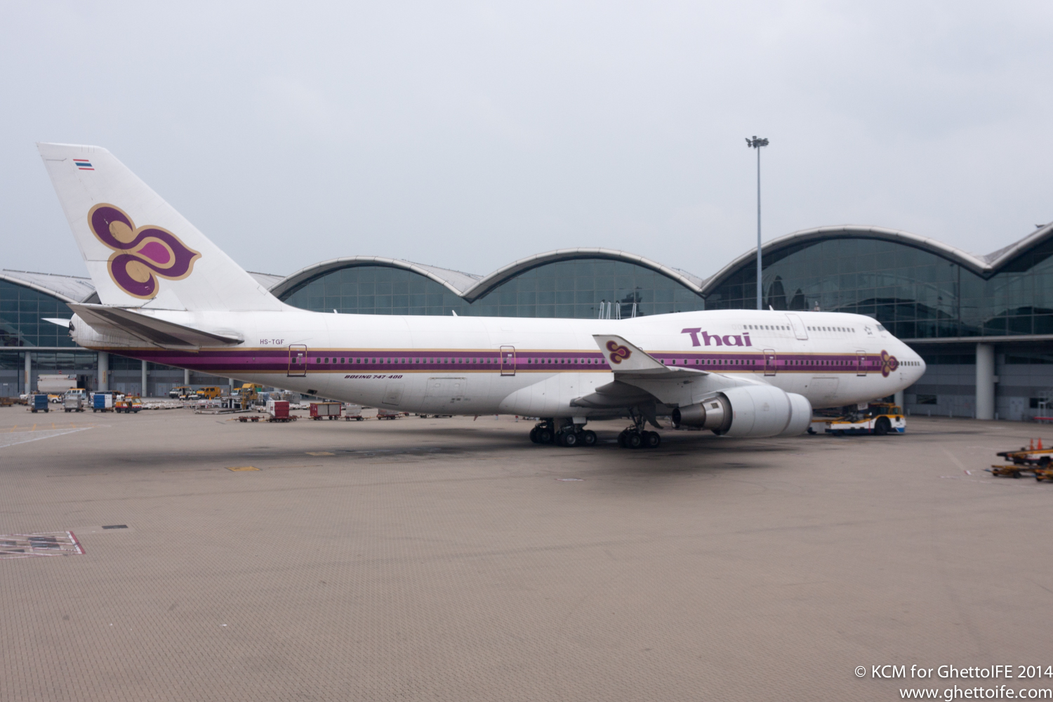 Thai Airways Boeing 747-400 at Hong Kong International - Economy Class ...