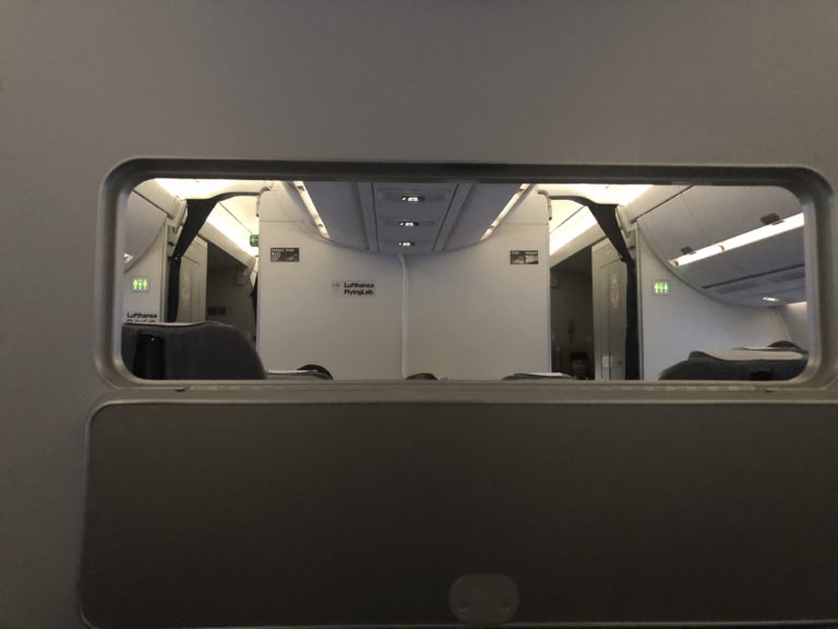 LH424 Lufthansa 424 - Economy Class & Beyond