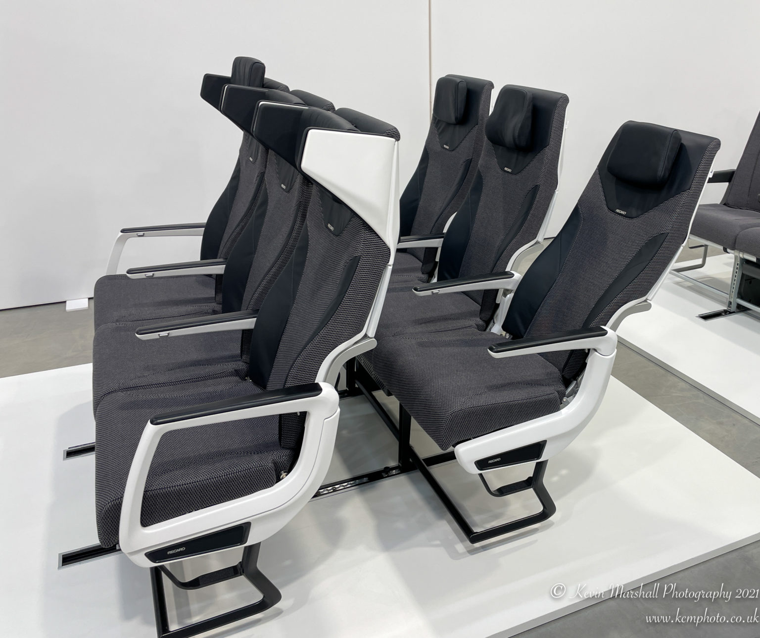 Qatar Airways to launch the New Recaro CL3810 long haul economy seat ...