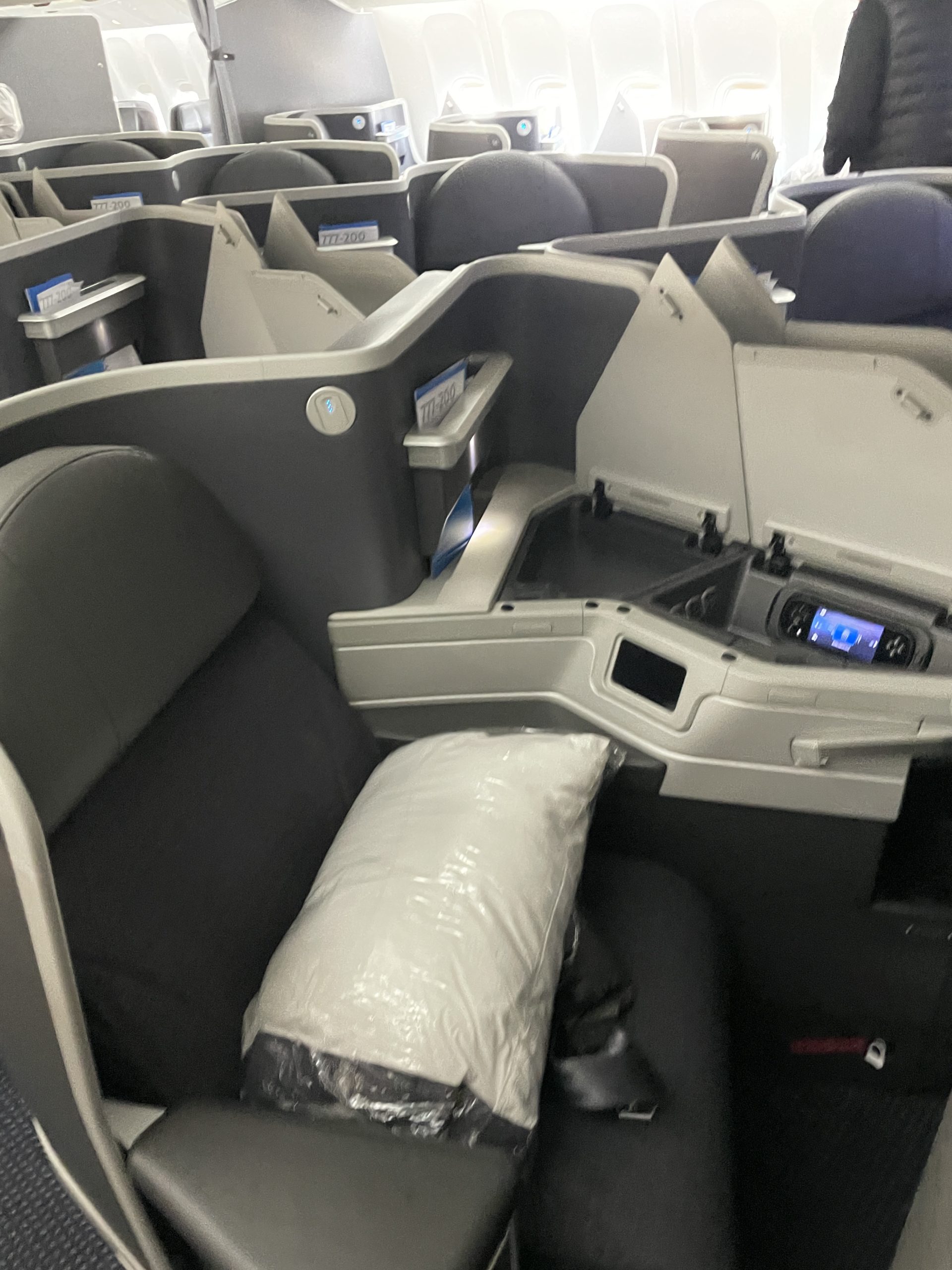 SNAPSHOT: American Airlines 87 London Heathrow to Chicago O’Hare (Main ...