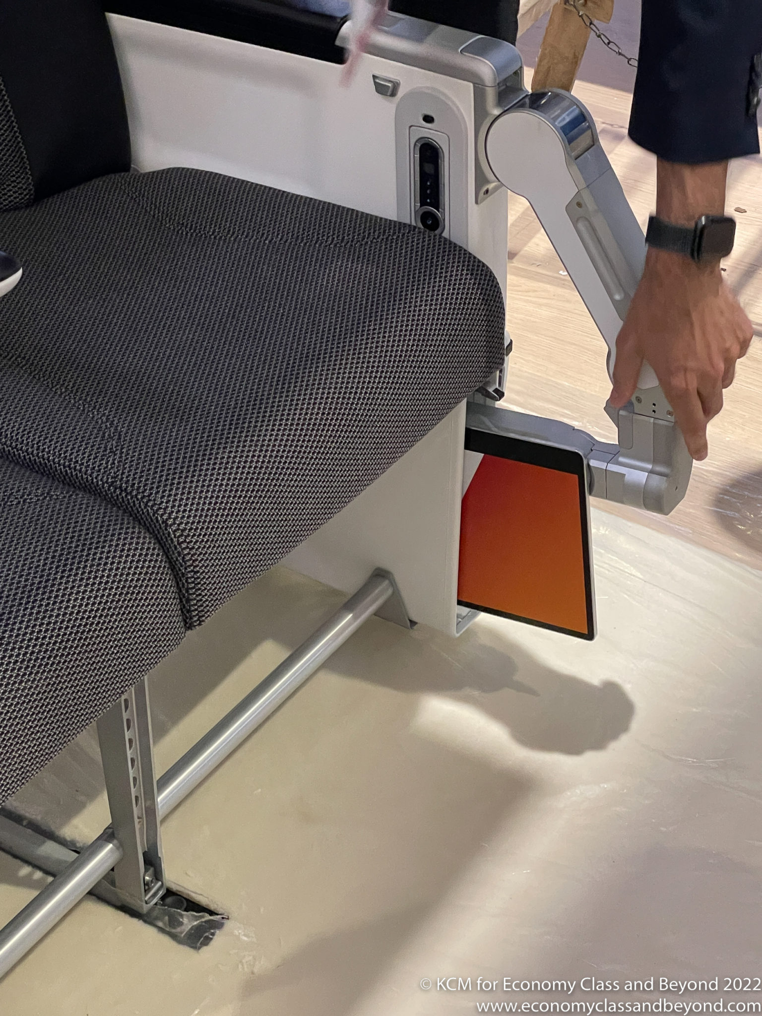 AIX22: Recaro shows off its CL3810 Long Haul Economy Seat, with ...
