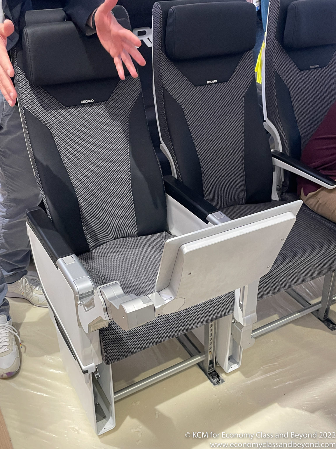 AIX22: Recaro shows off its CL3810 Long Haul Economy Seat, with ...