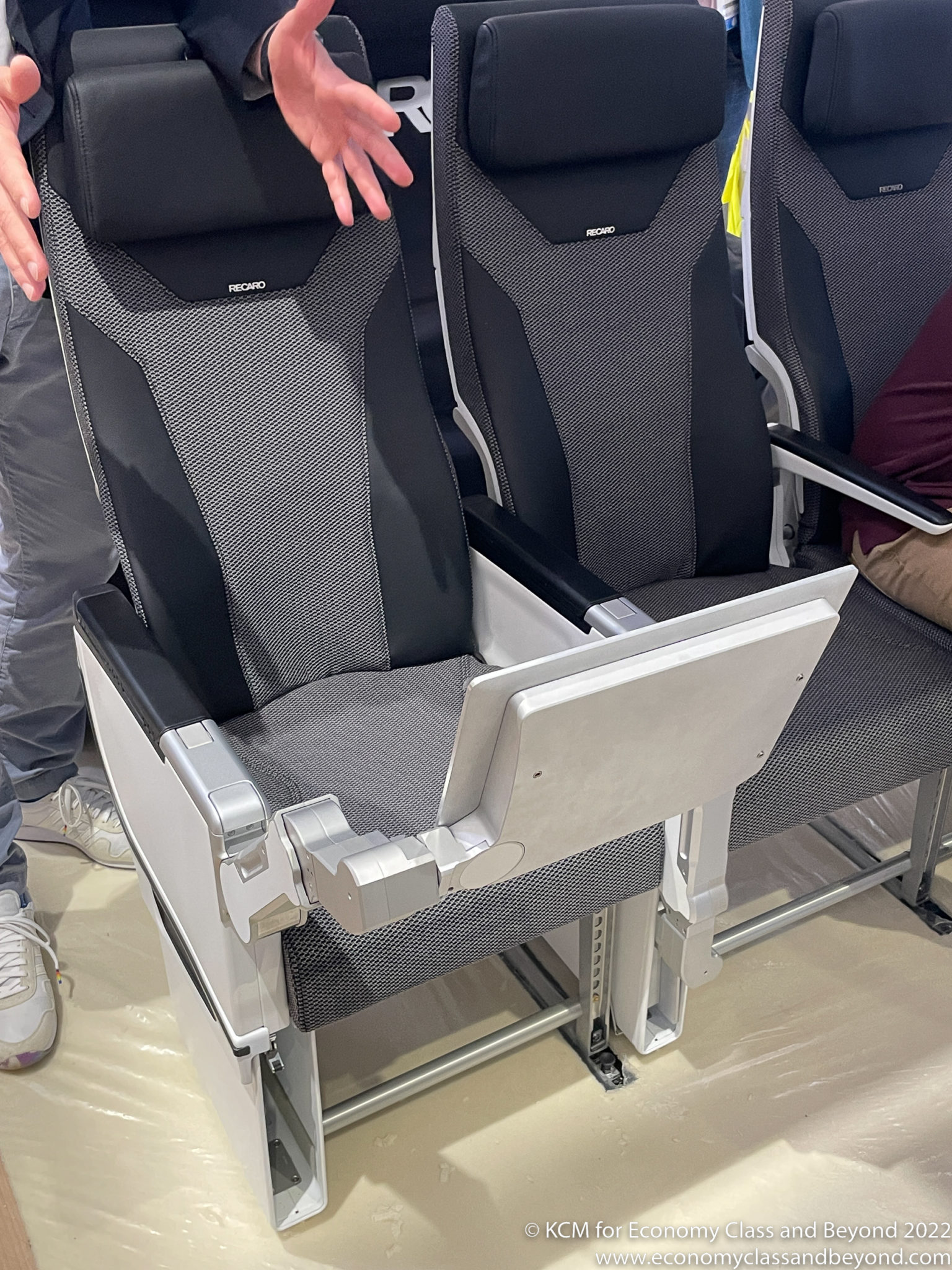 AIX22: Recaro shows off its CL3810 Long Haul Economy Seat, with ...
