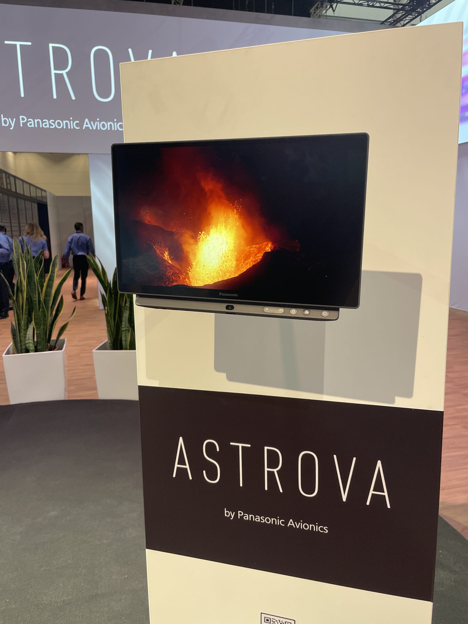 AIX22: Panasonic Avionics launches Astrova OLED Screens - Economy Class ...
