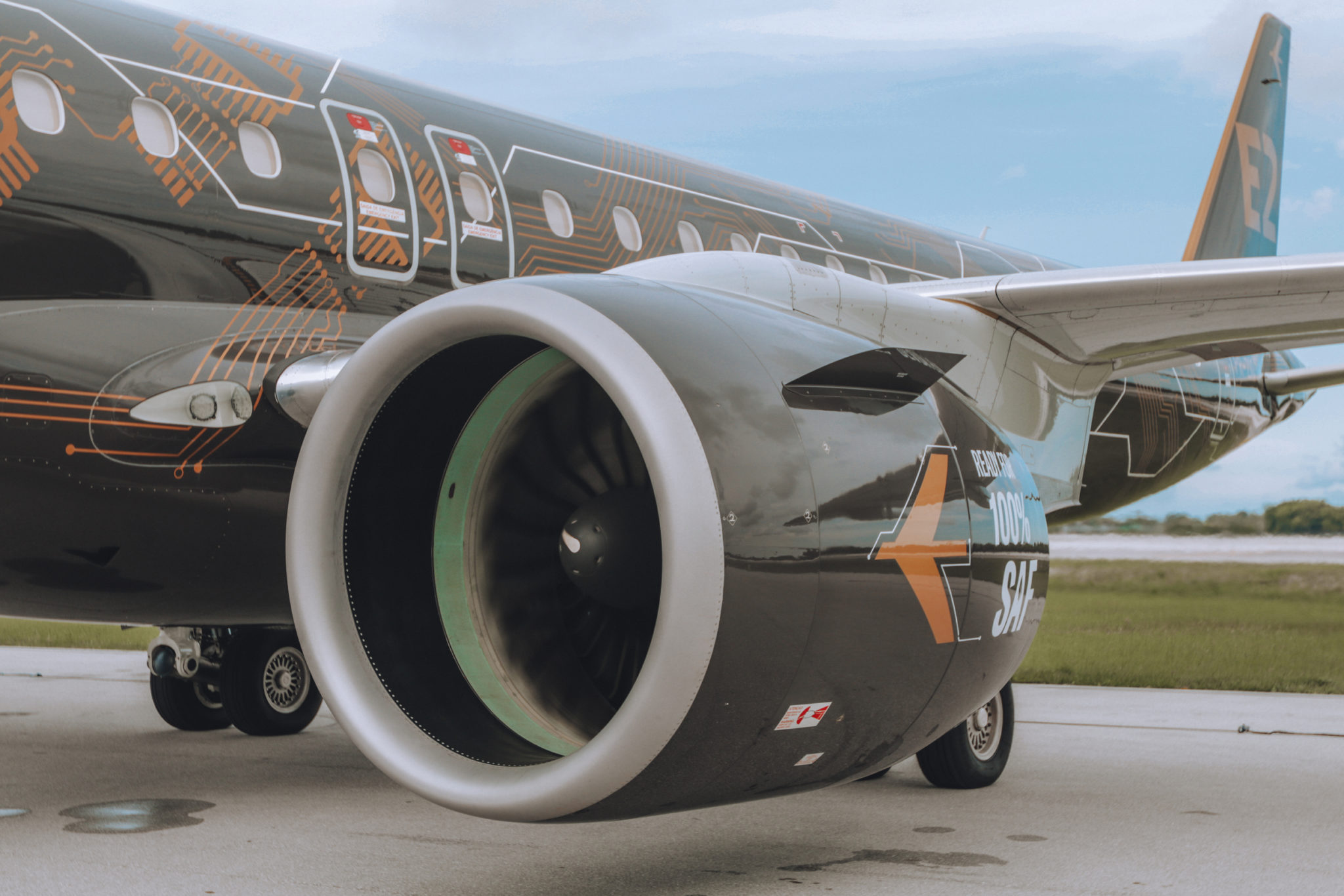 Embraer conduct their first SAF flight with one engine filled up ...