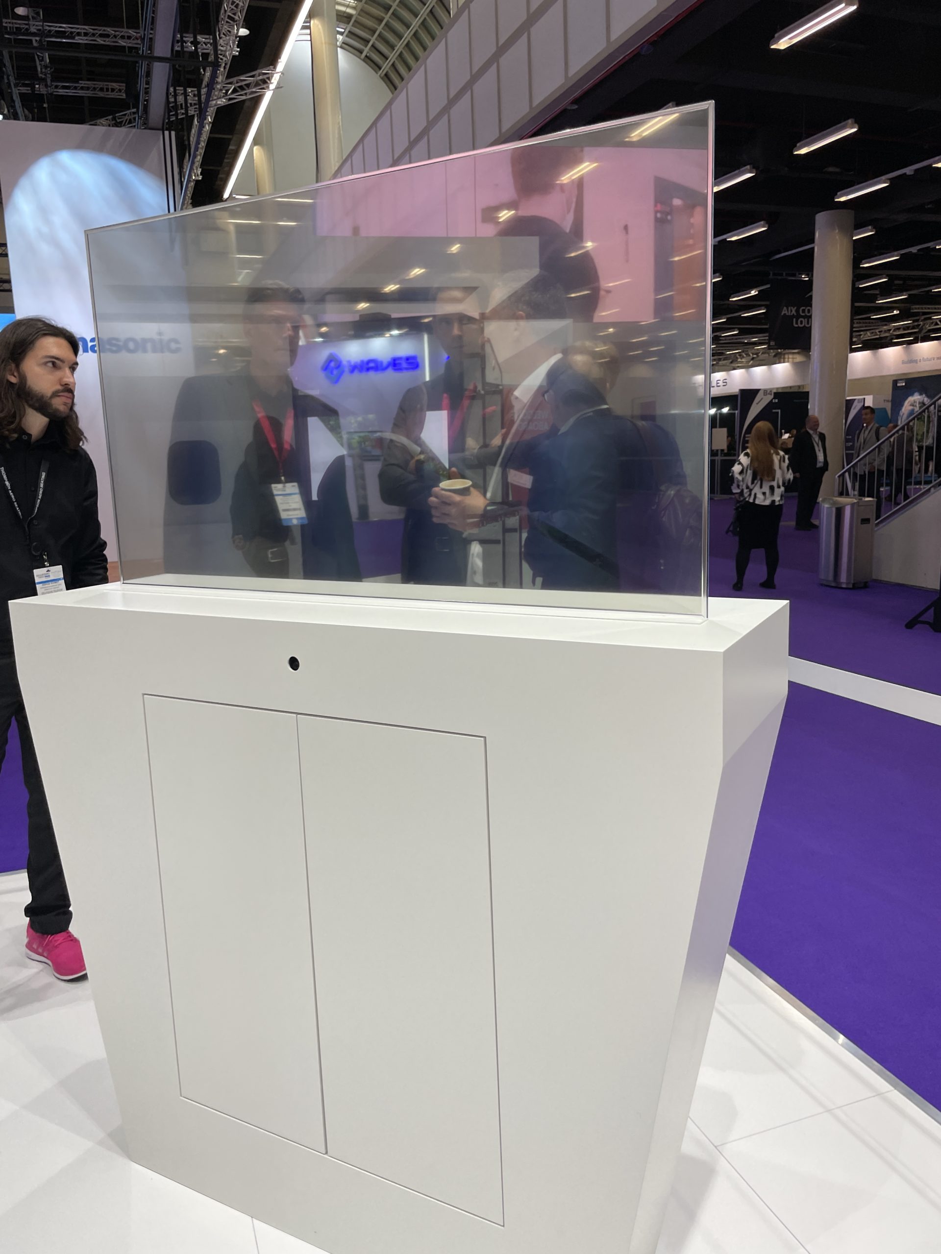AIX22: Semi-Transparent screens as dividers? AERQ shows a possibility ...