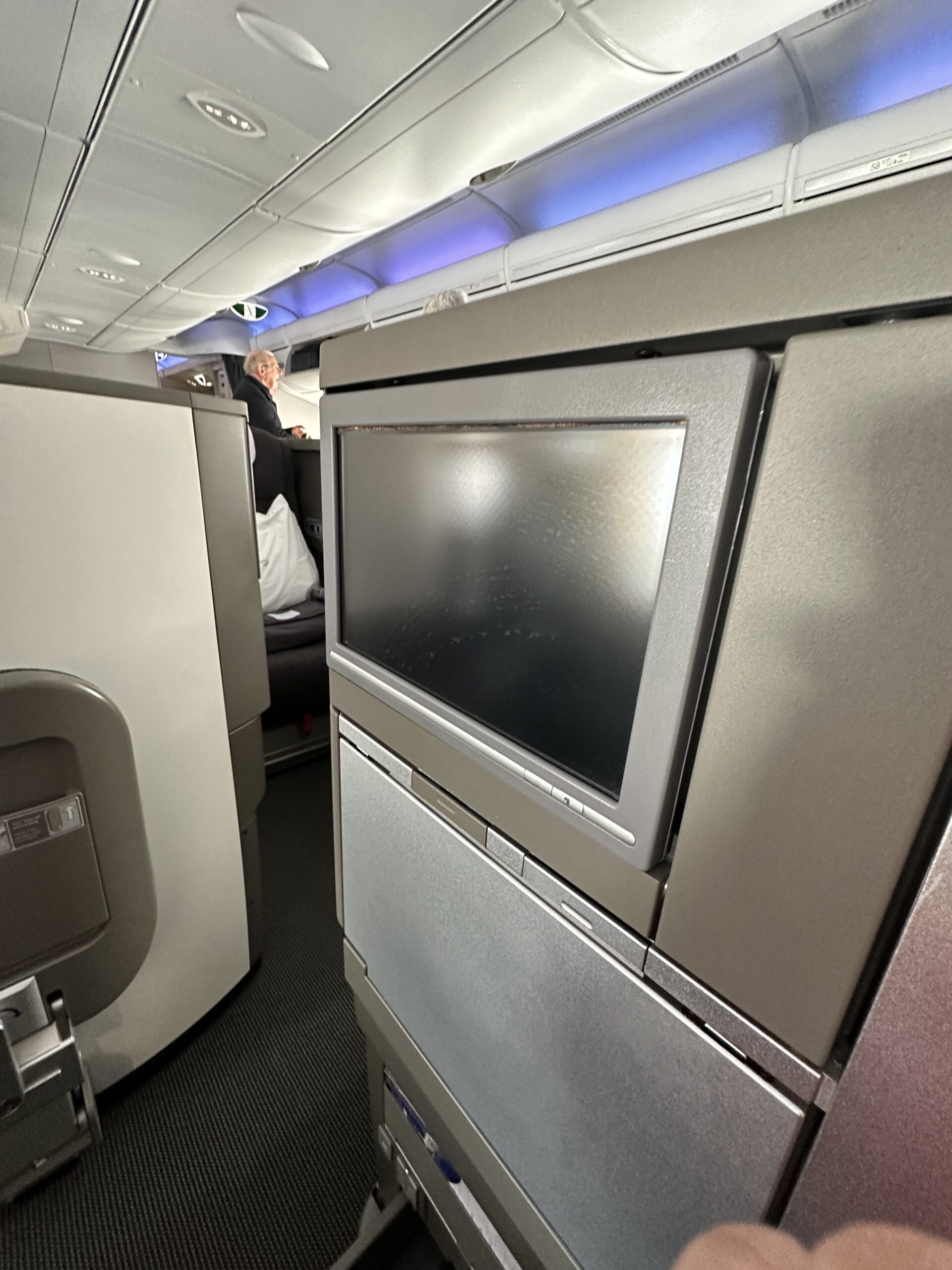 SNAPSHOT: British Airways 295 - London Heathrow to Chicago - Club World ...