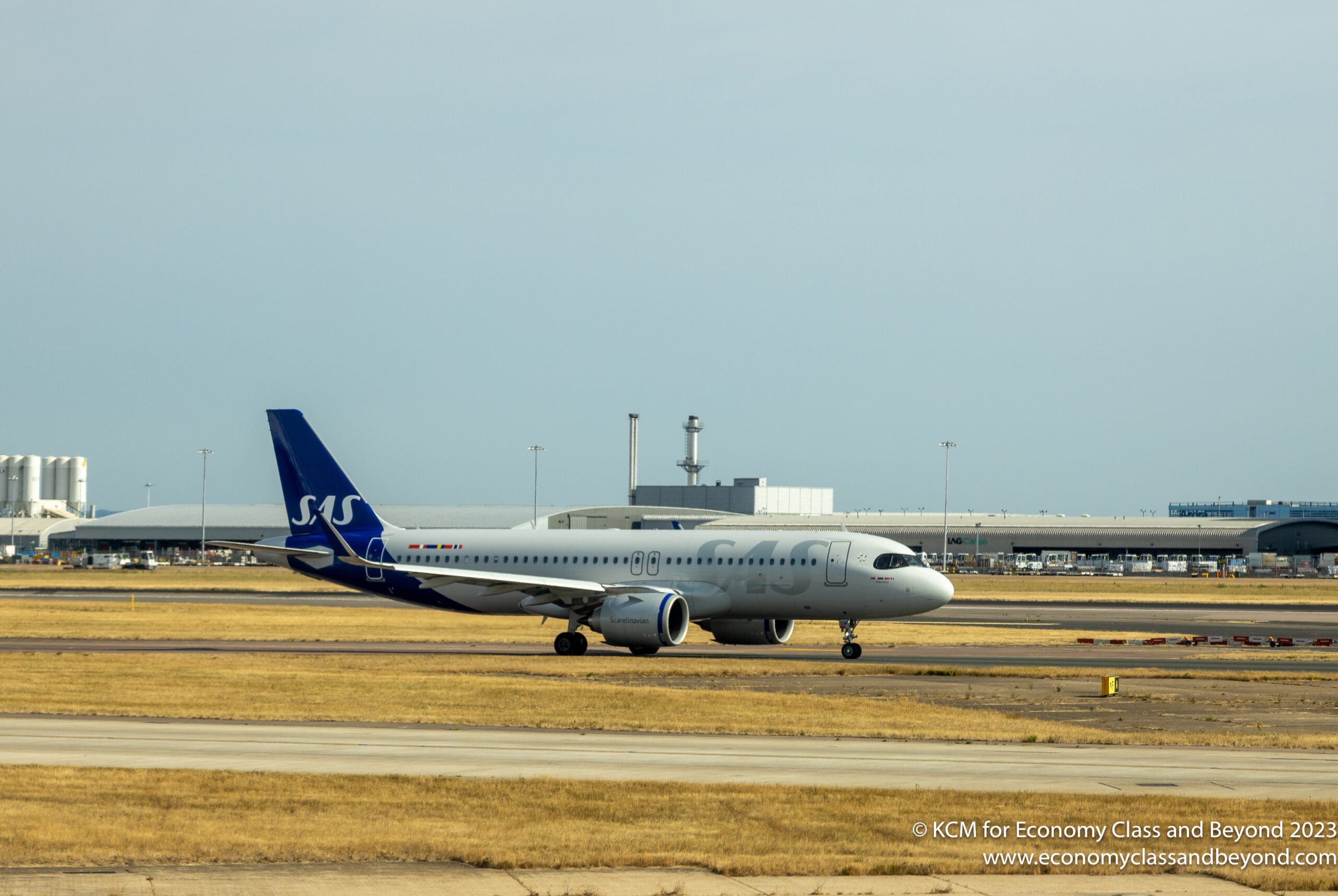 Airplane Art - Scandinavian Airlines Airbus A320neo taxing at Heathrow ...