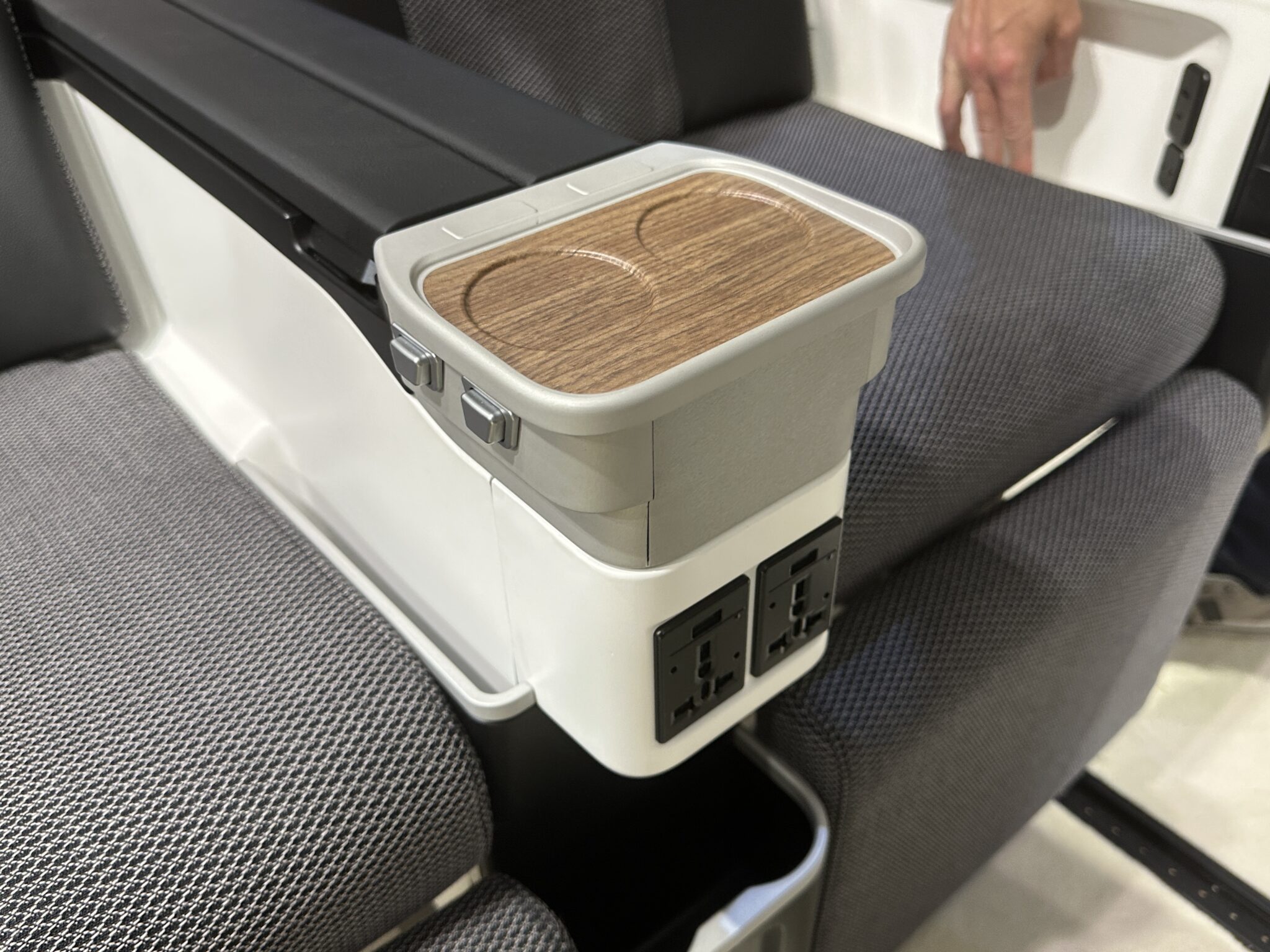 Recaro unveils the PL3810 - its new long haul Premium Economy Seat ...