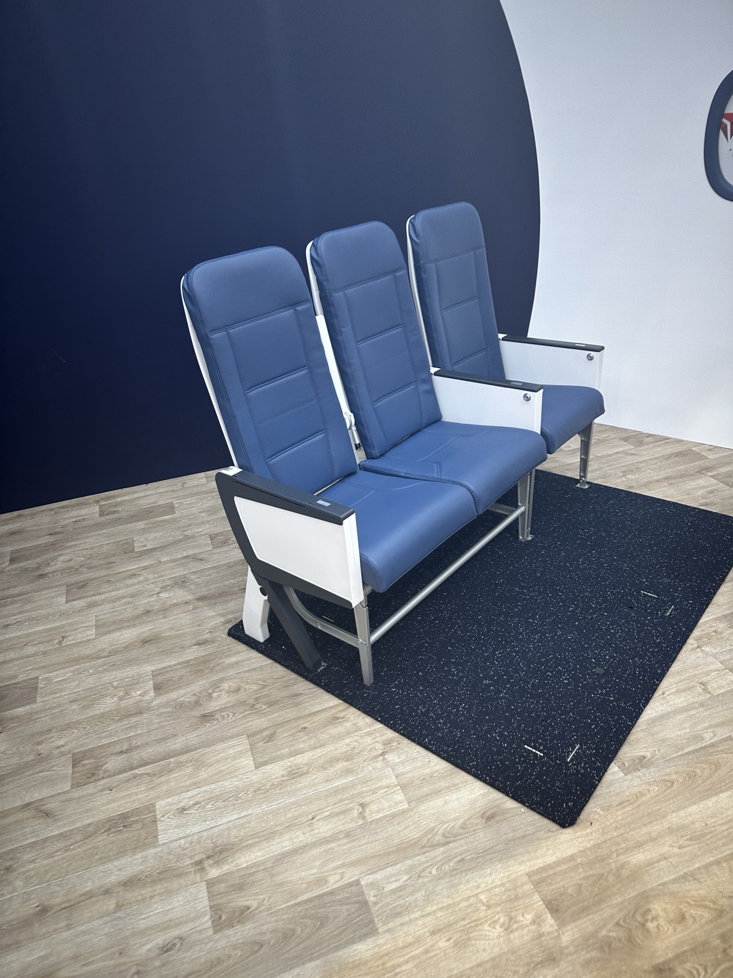 img_6435-2-1 - Economy Class & Beyond