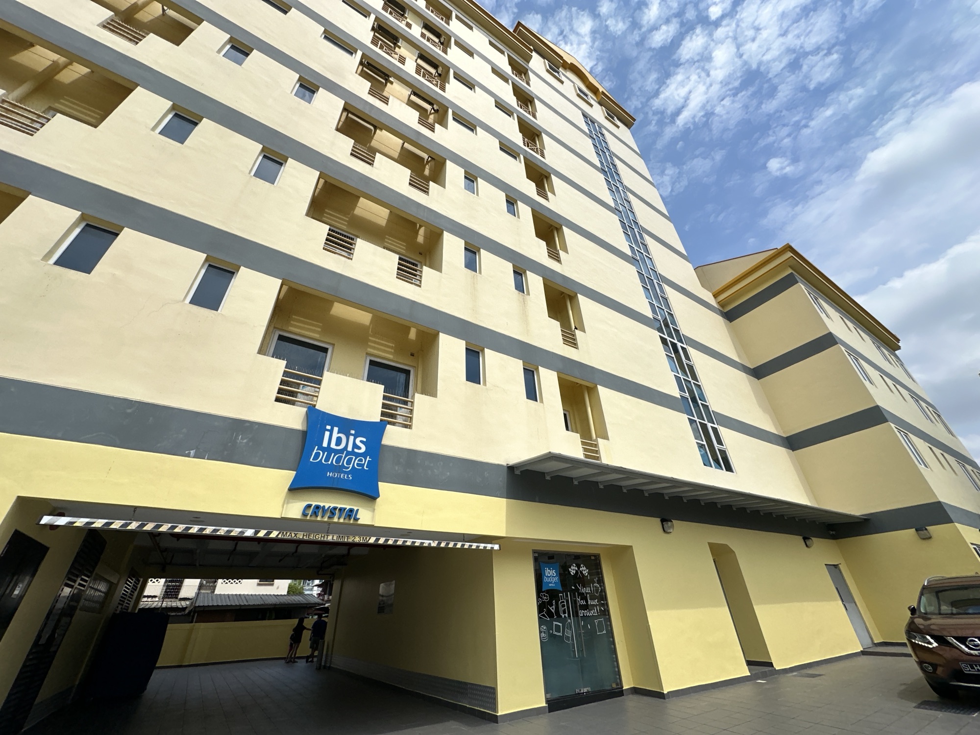 SNAPSHOT: Ibis Budget Crystal, Singapore - Economy Class & Beyond