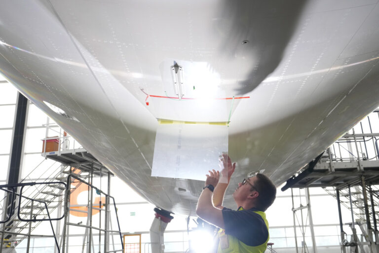 Lufthansa Technik to bring AeroSHARK to the Airbus A330 - Economy Class ...