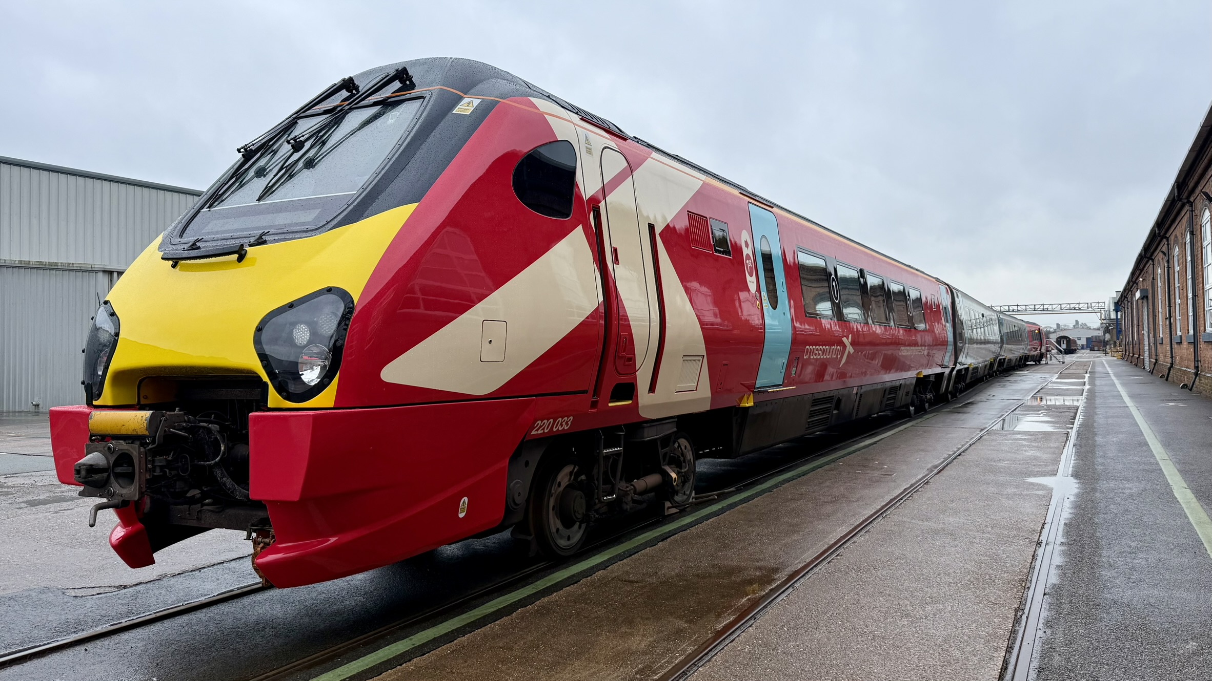 Alstom unveils the first refurbished Voyager Trainset for CrossCountry ...