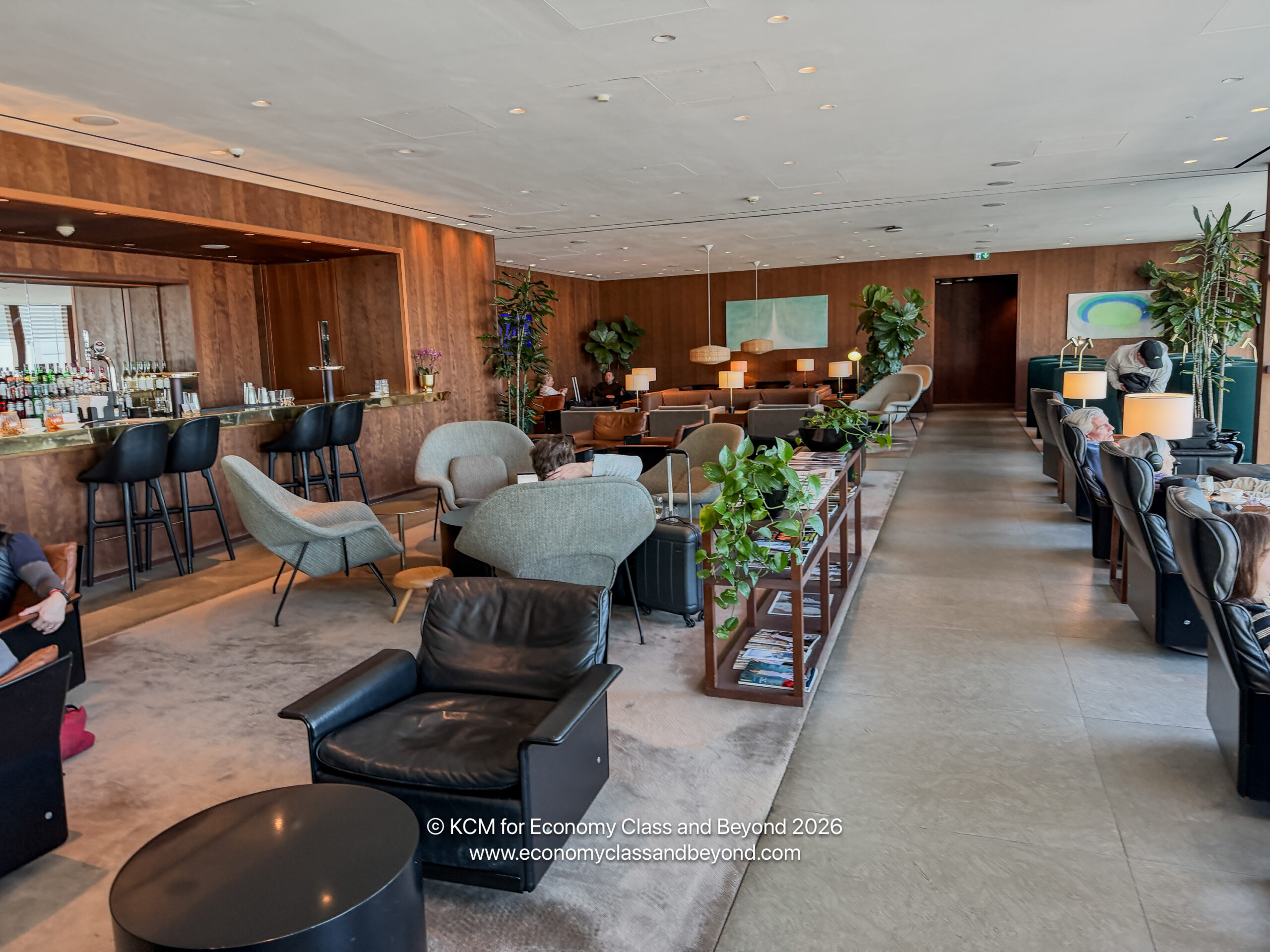 TRIP REPORT: The Cathay Pacific and American Airlines Lounges, Heathrow ...